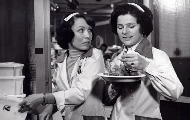 Žena za pultem: Menšík natáčel s vypětím všech sil, Hrzán spadl z ...