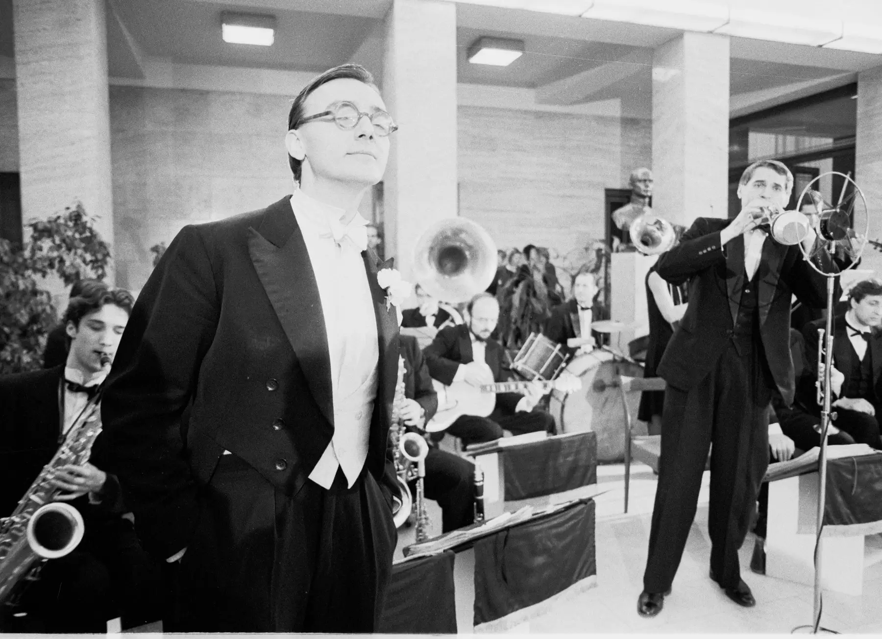 Mlel páté přes deváté a tvářil se u toho jako brouk Pytlík ...