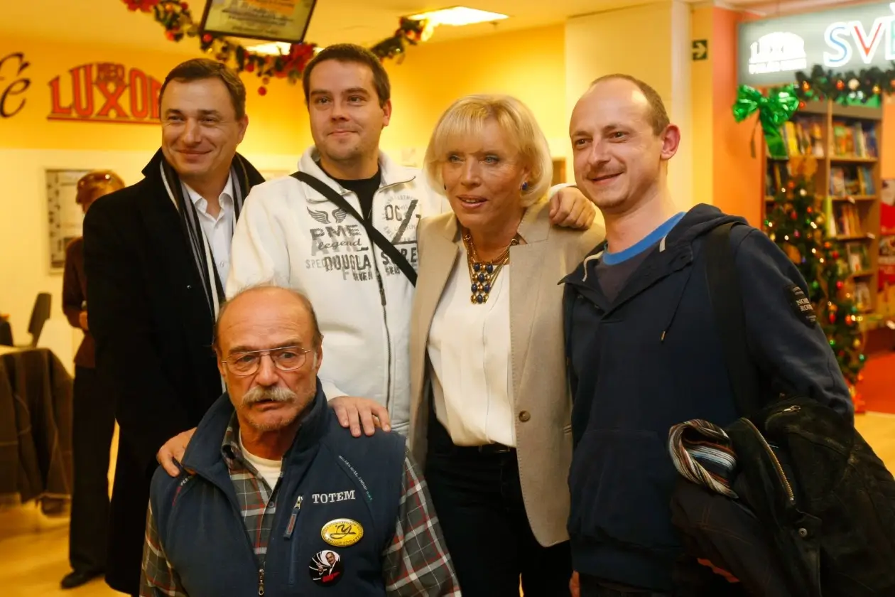 Češi si toho 40 let nevšimli. Ve filmu S tebou mě baví svět je 7 ...